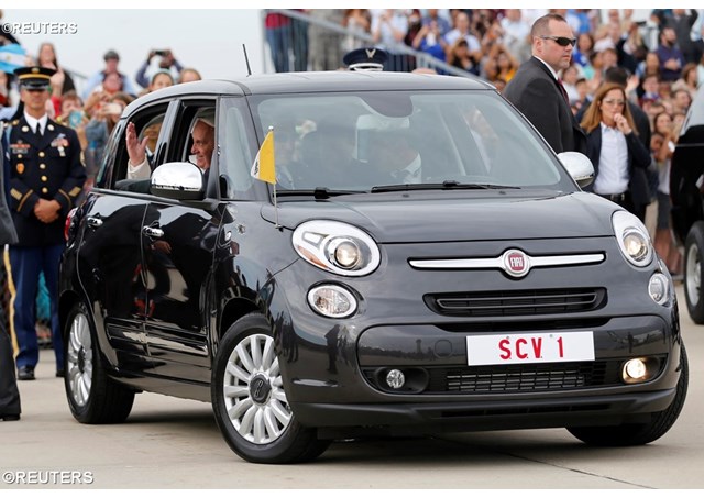 Xe Fiat 500L Đức Giáo Hoàng đã dùng bán được 300.000 mỹ kim - GIÁO XỨ ...